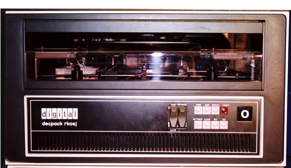 History (1972): DEC RK05 Cartridge Disk Drive - StorageNewsletter