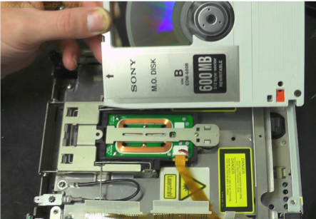 History (1988): First Available Magneto-Optical Disks - StorageNewsletter