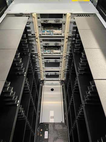 MagStor PetaByte Machine with Up to 280 Slots and 21 Half Height, or 7 ...